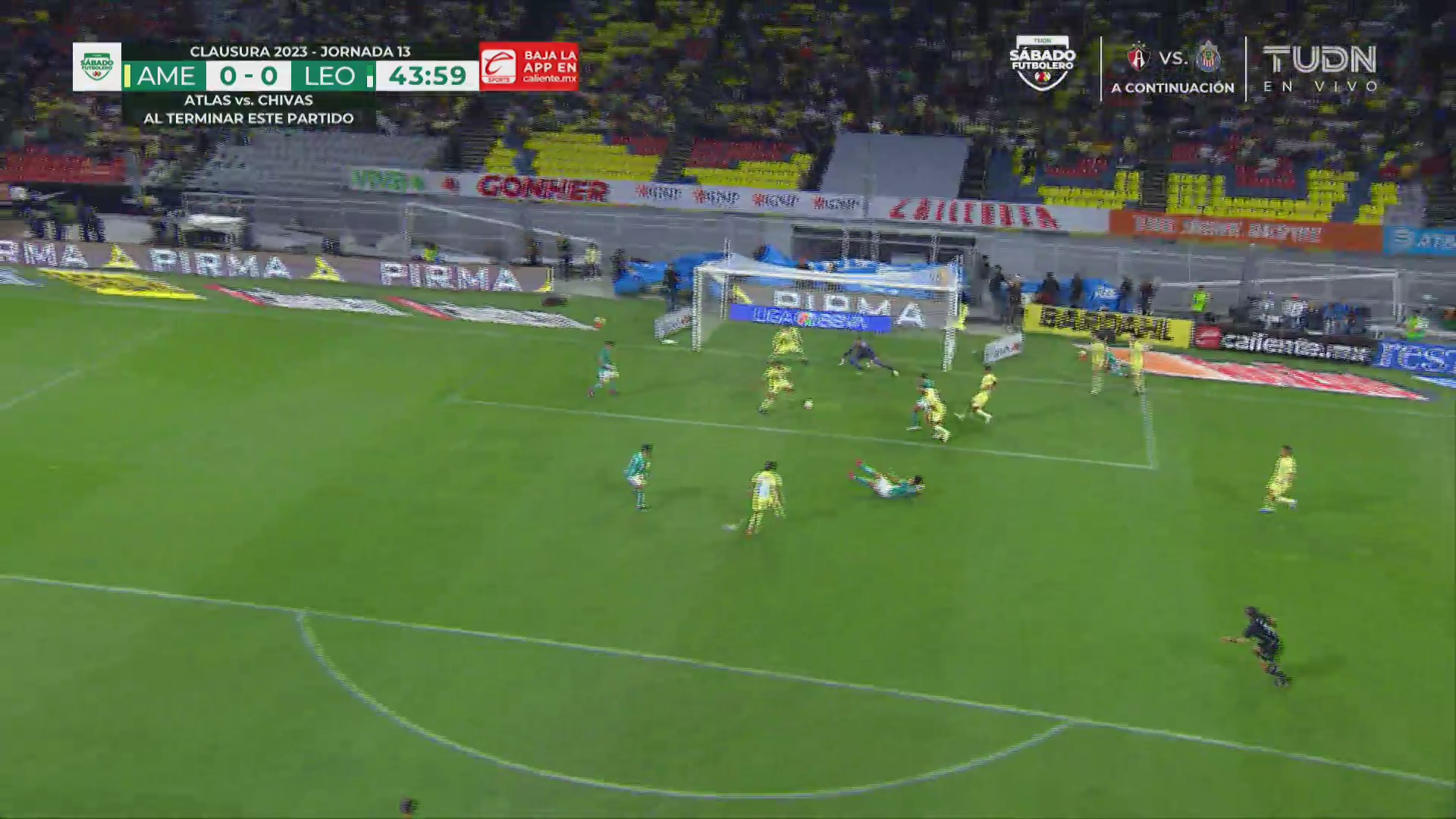 ¡Casi sorprende! Víctor Dávila dispara y aparece el muro defensivo ...