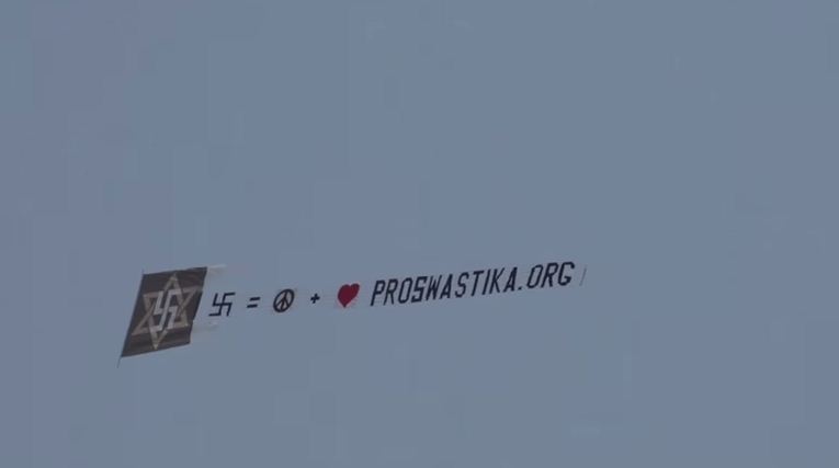 Esvástica sobrevuela playas de NY | Noticias Univision | Univision