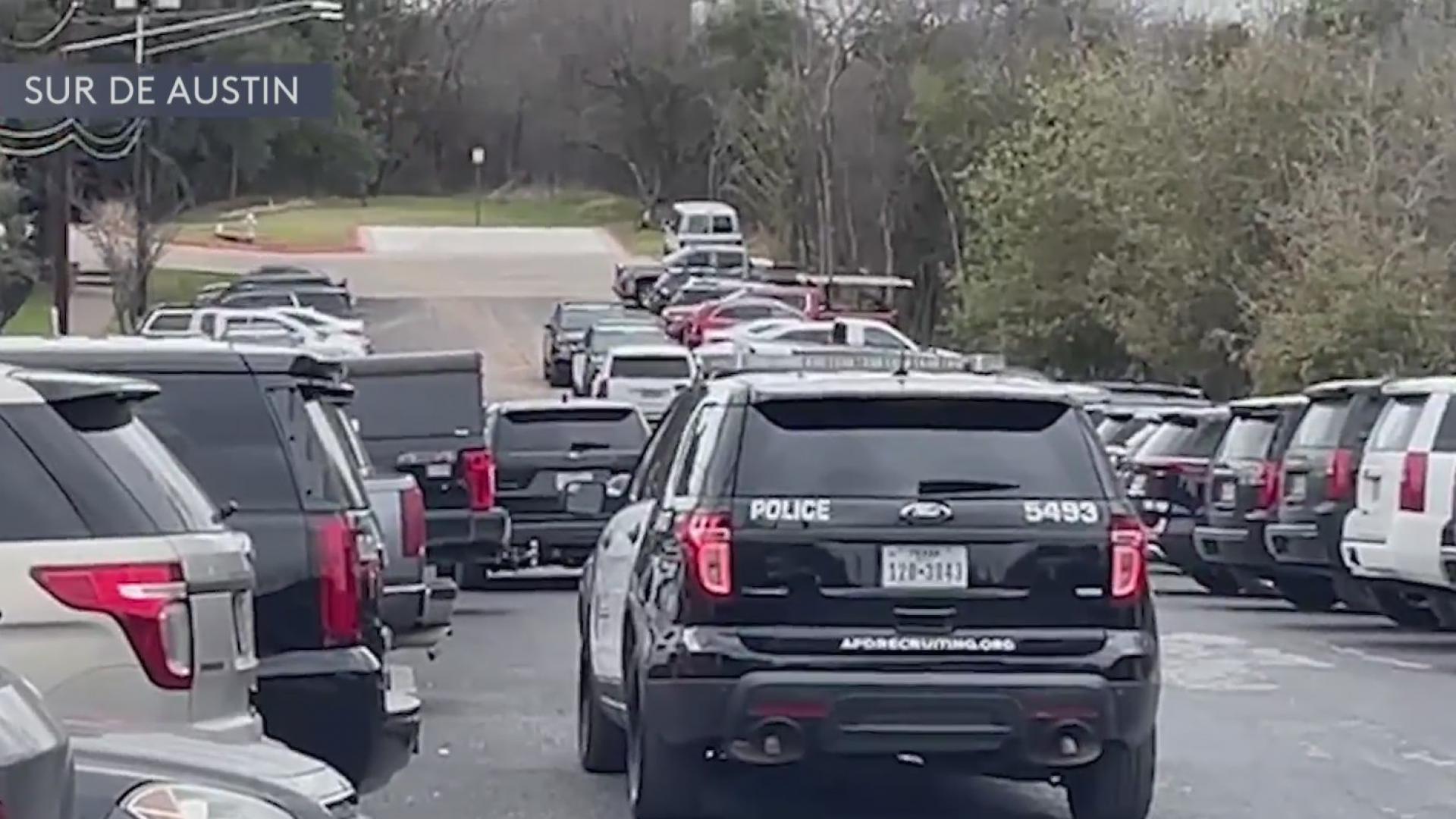 APD Equipo SWAT responde a llamada en el sur de Austin | Univision 62 ...