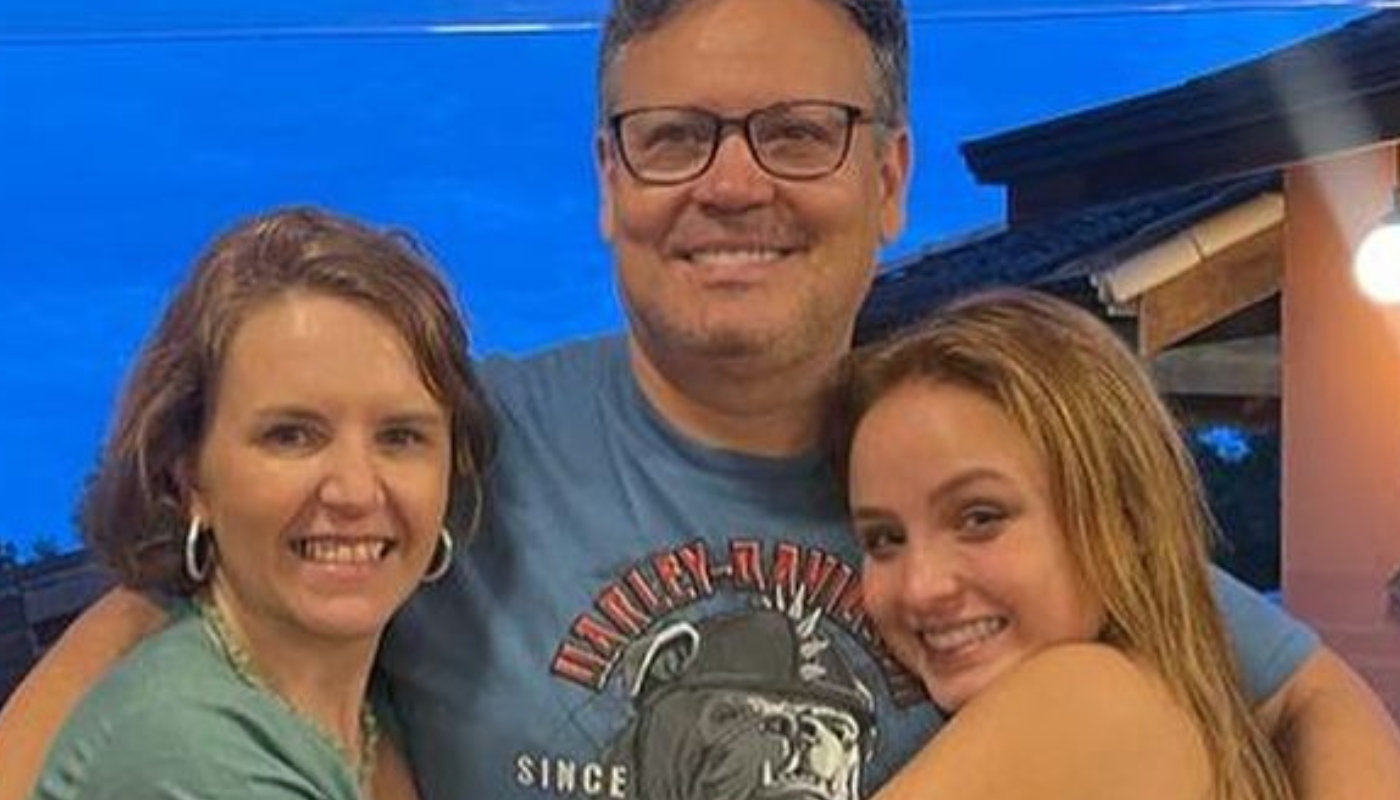 Larissa Manoela curte posts que criticam seus pais após carta aberta sobre briga familiar ...