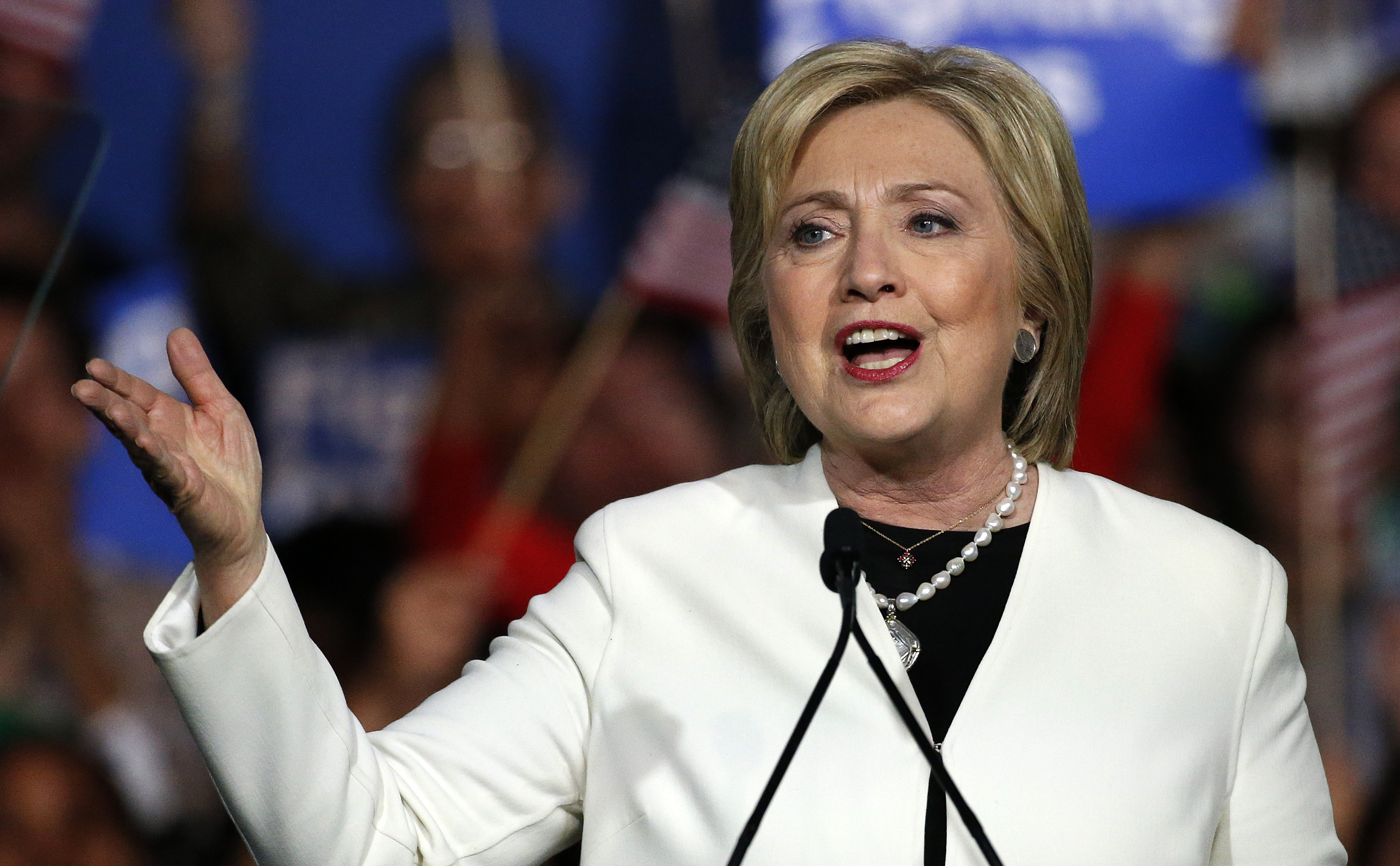 Hillary Clinton no habló de victoria, sí de su plataforma | Video ...