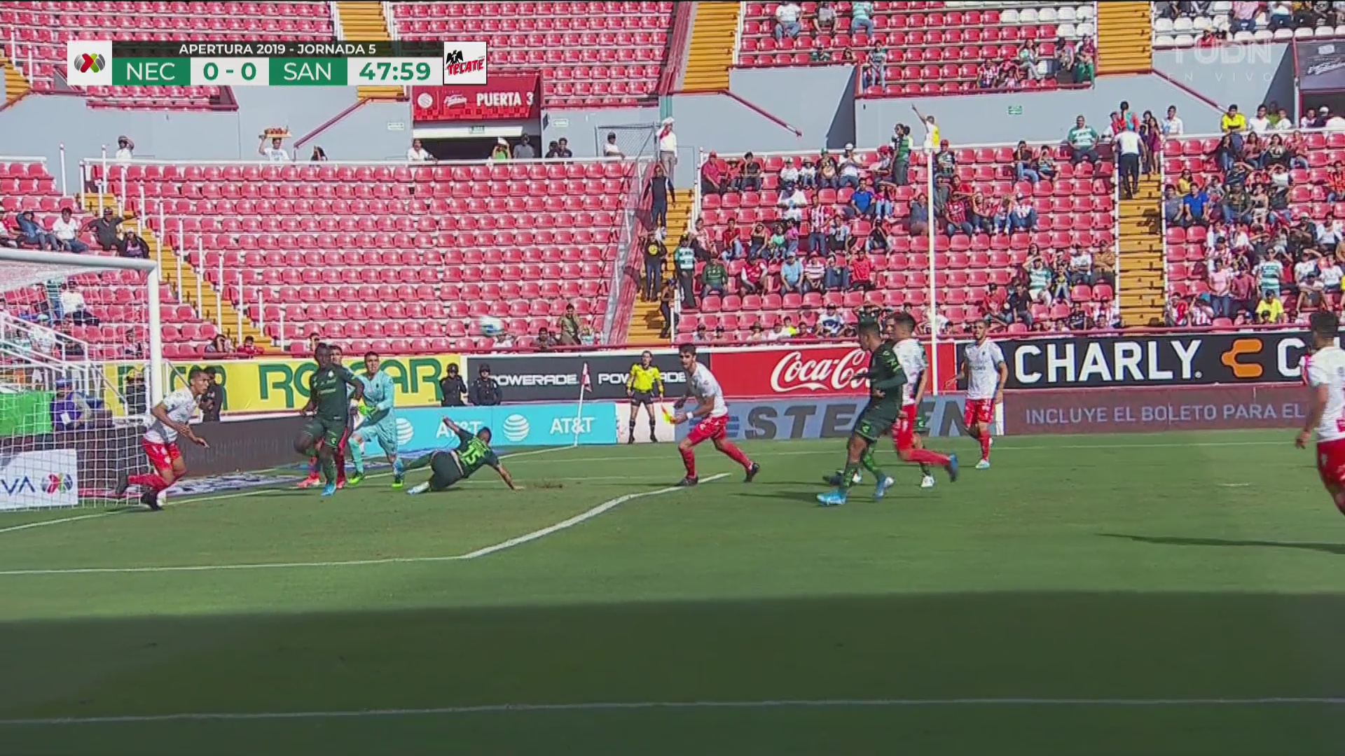 No se puede creer la que falló Adrián Lozano, voló el remate solo ...