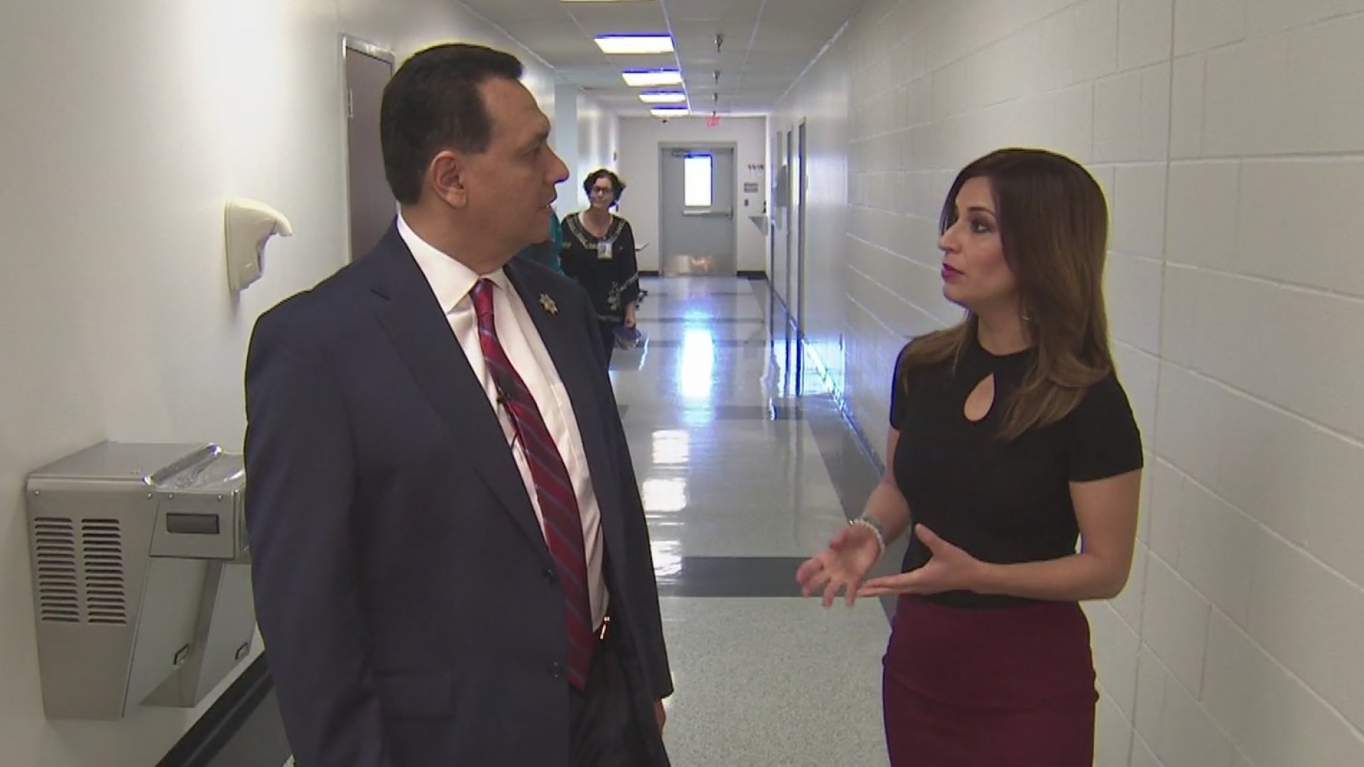 Recorrido con Ed González en su primer día como el nuevo alguacil del ...