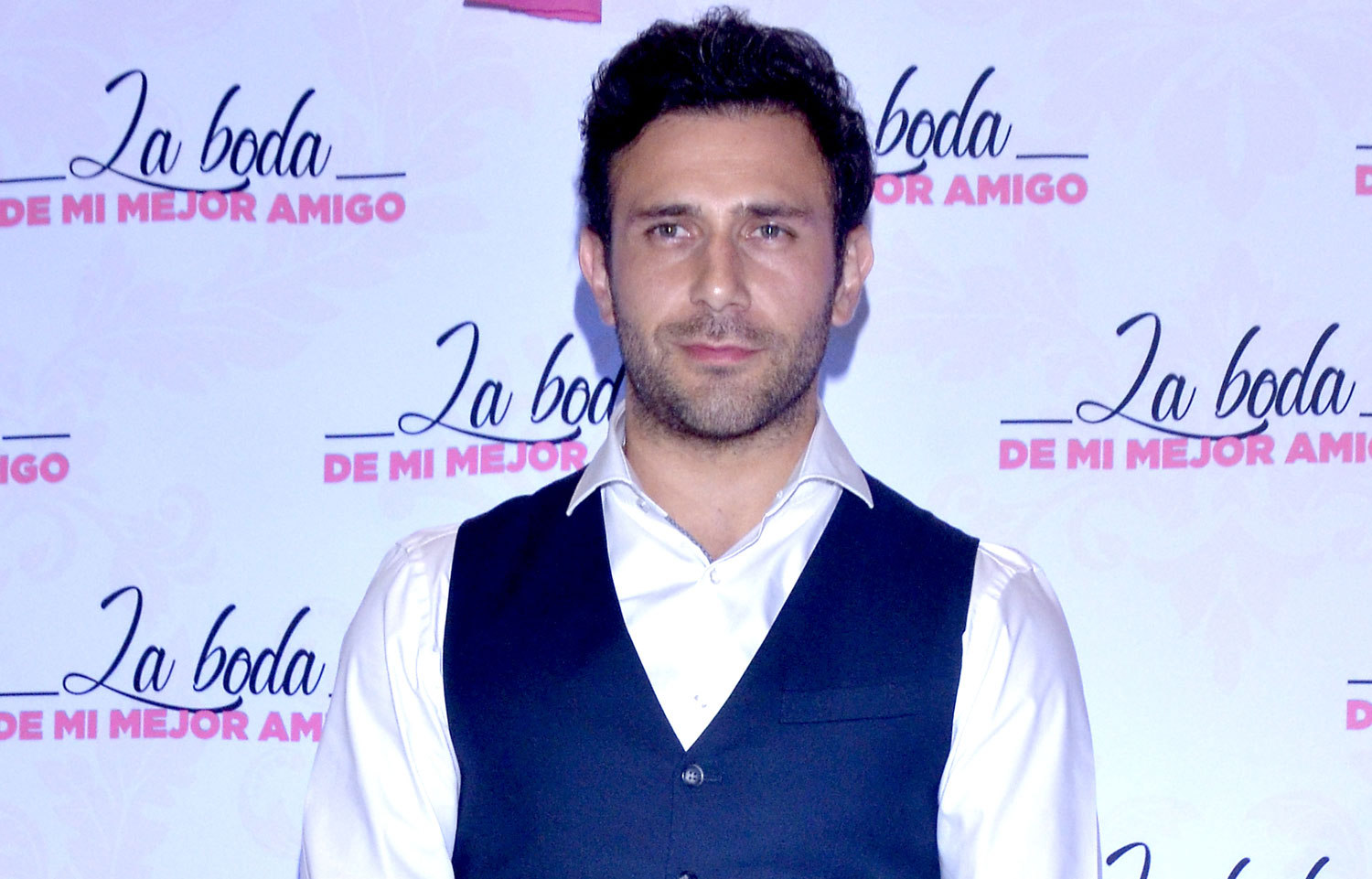 Carlos Ferro estrena look para ‘Los protegidos’, su nuevo proyecto ...