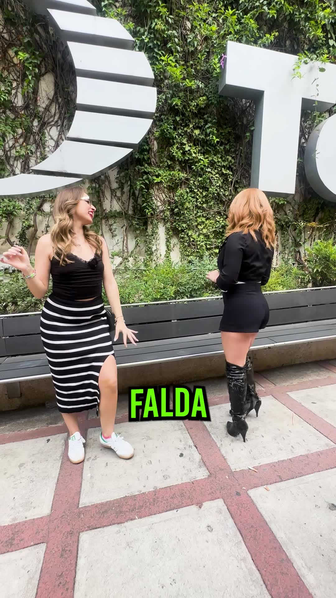 ¡Sandra Itzel y Renata Romo recrean MILTON FAJER! #Original | Series La Rosa de Guadalupe ...