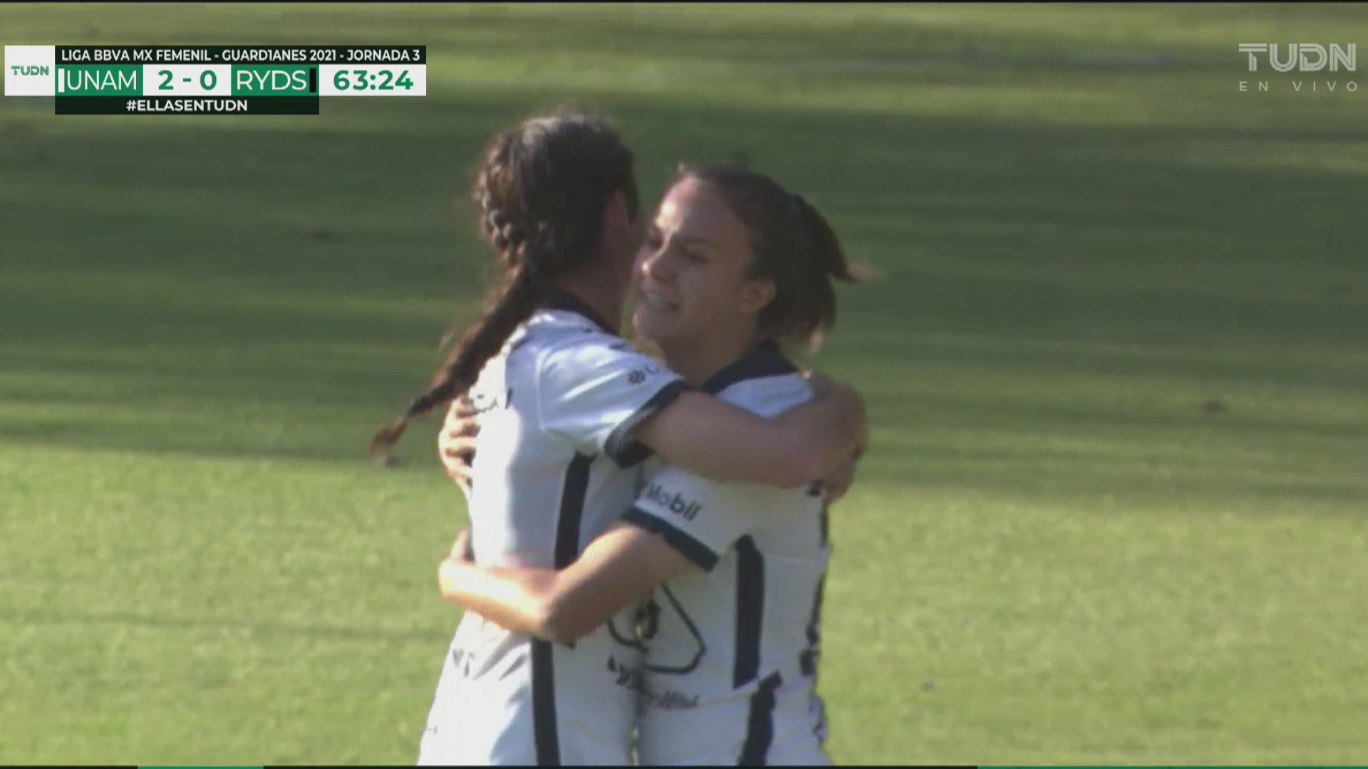 ¡Qué regalito! Laura Herrera aprovecha y marca el gol para Pumas ...