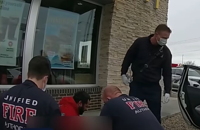 Niño de 4 años dispara a la policía afuera de un McDonalds de Midvale ...