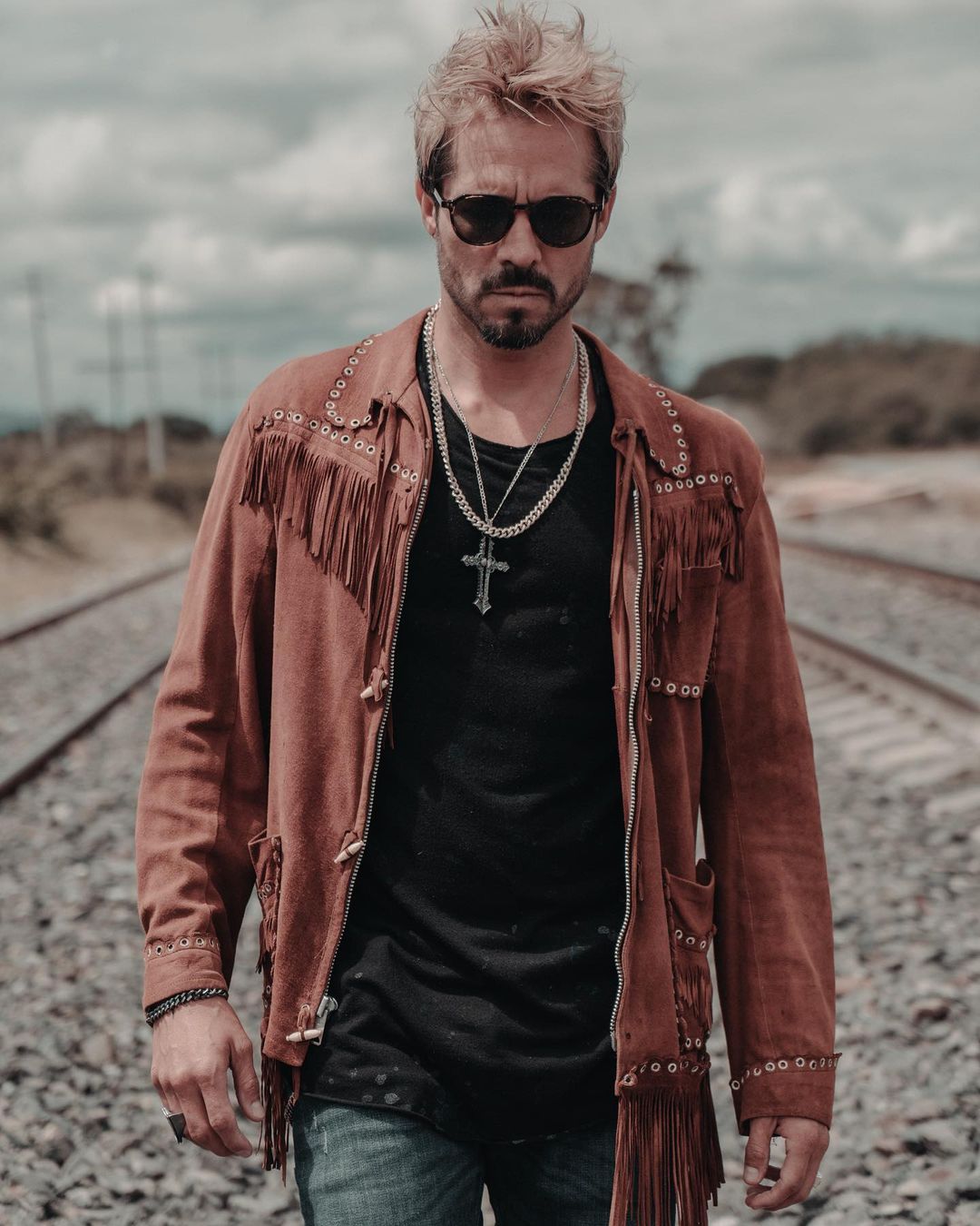 José Ron da un giro de 180 grados a su carrera; incursiona en la música ...