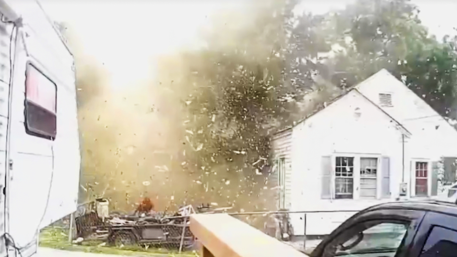 Explosión de gas en Channelview manda a Antonio Medrano por los aires y ...