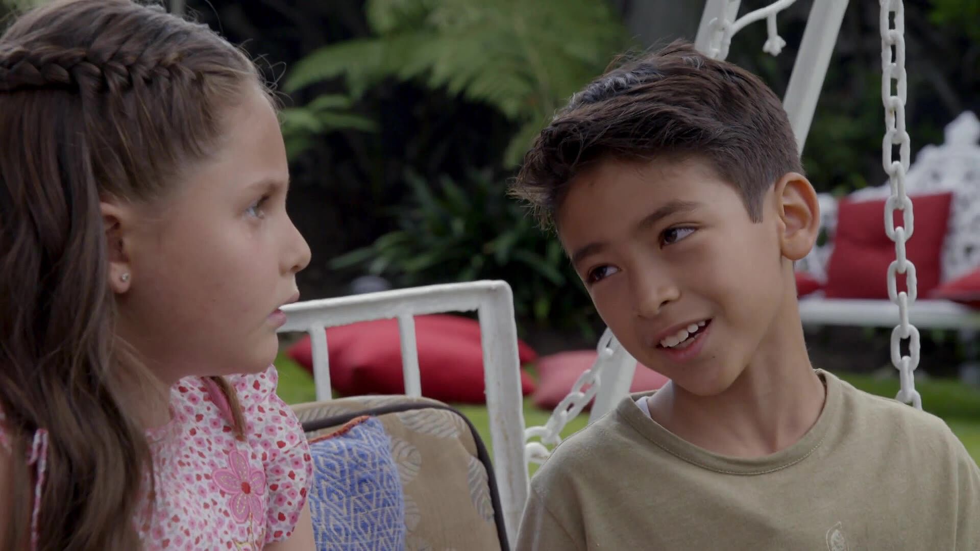 La Rosa de Guadalupe: Lacho cae en una casa rica por accidente y conoce ...