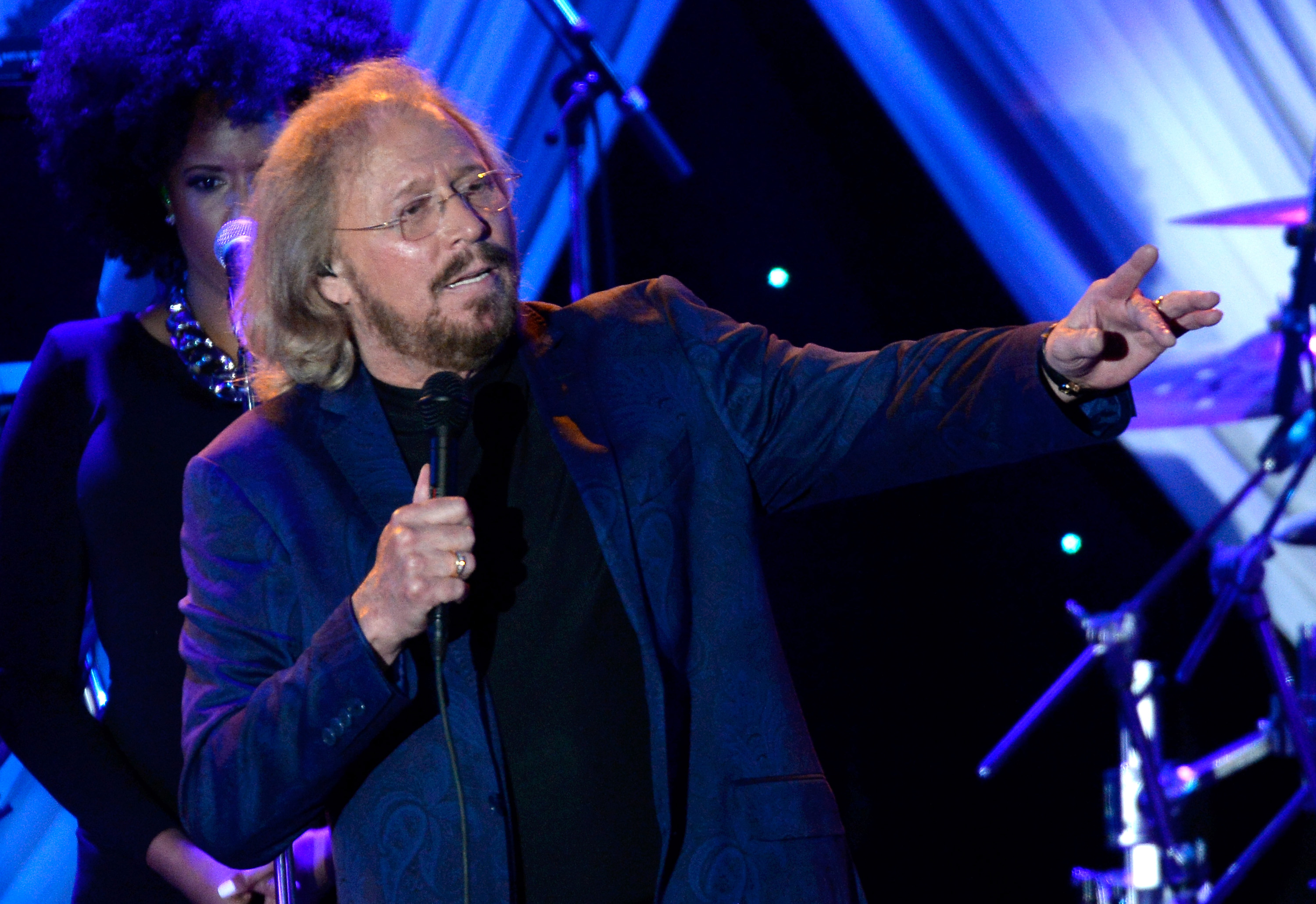 BARRY GIBB IS OFFICIALLY 'IN THE NOW' | Estaciones de Radio Música ...