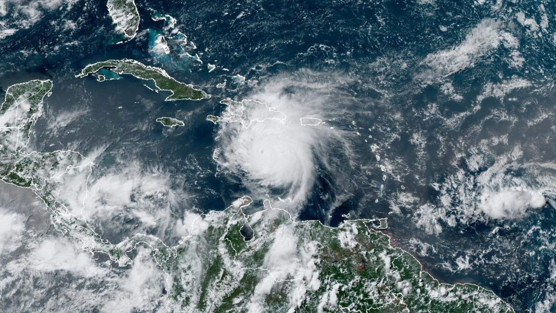 El huracán Beryl deja devastación tras su paso por varias islas de ...