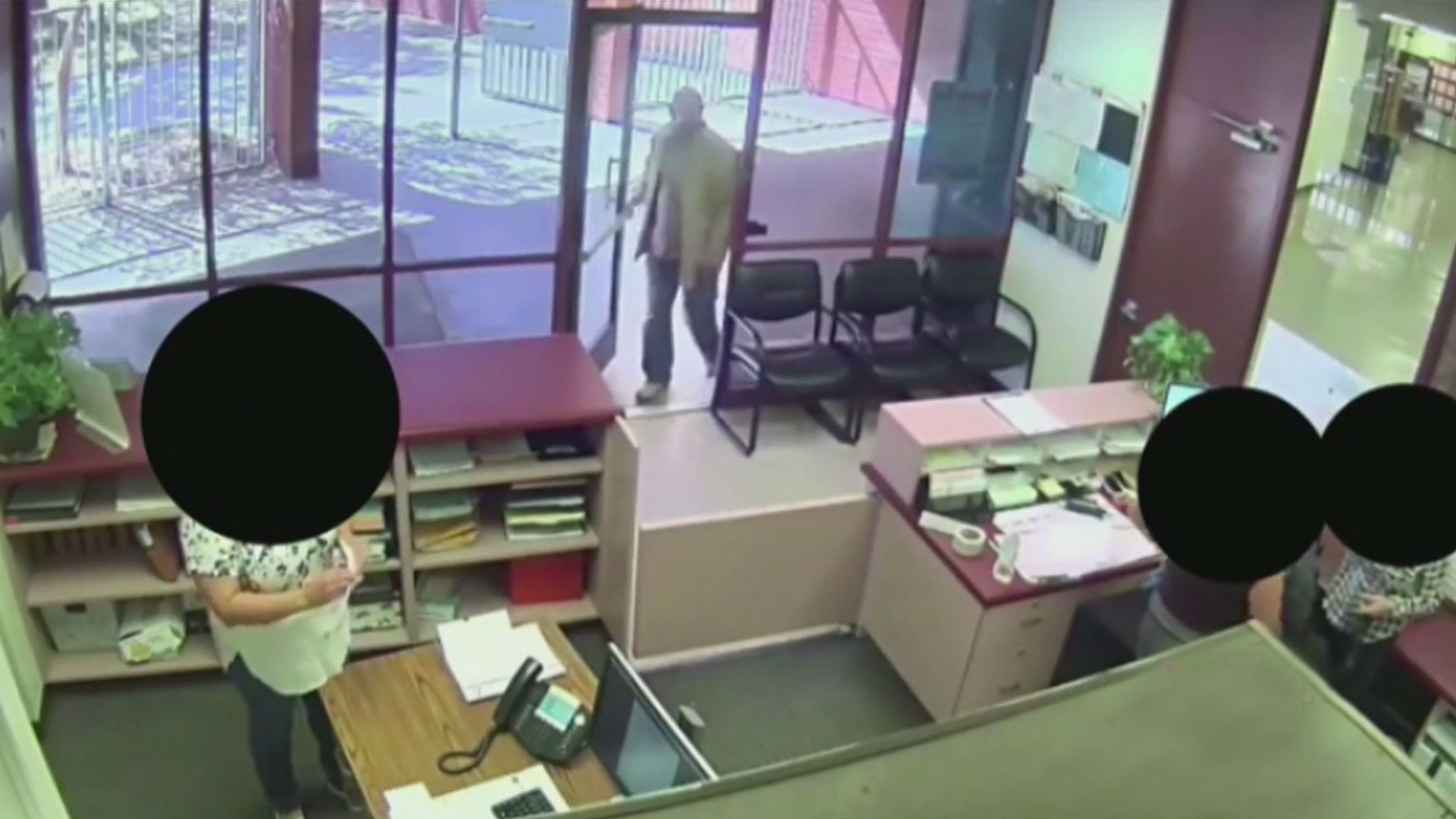 Revelan imágenes de lo que hizo Cedric Anderson antes de disparar en la ...