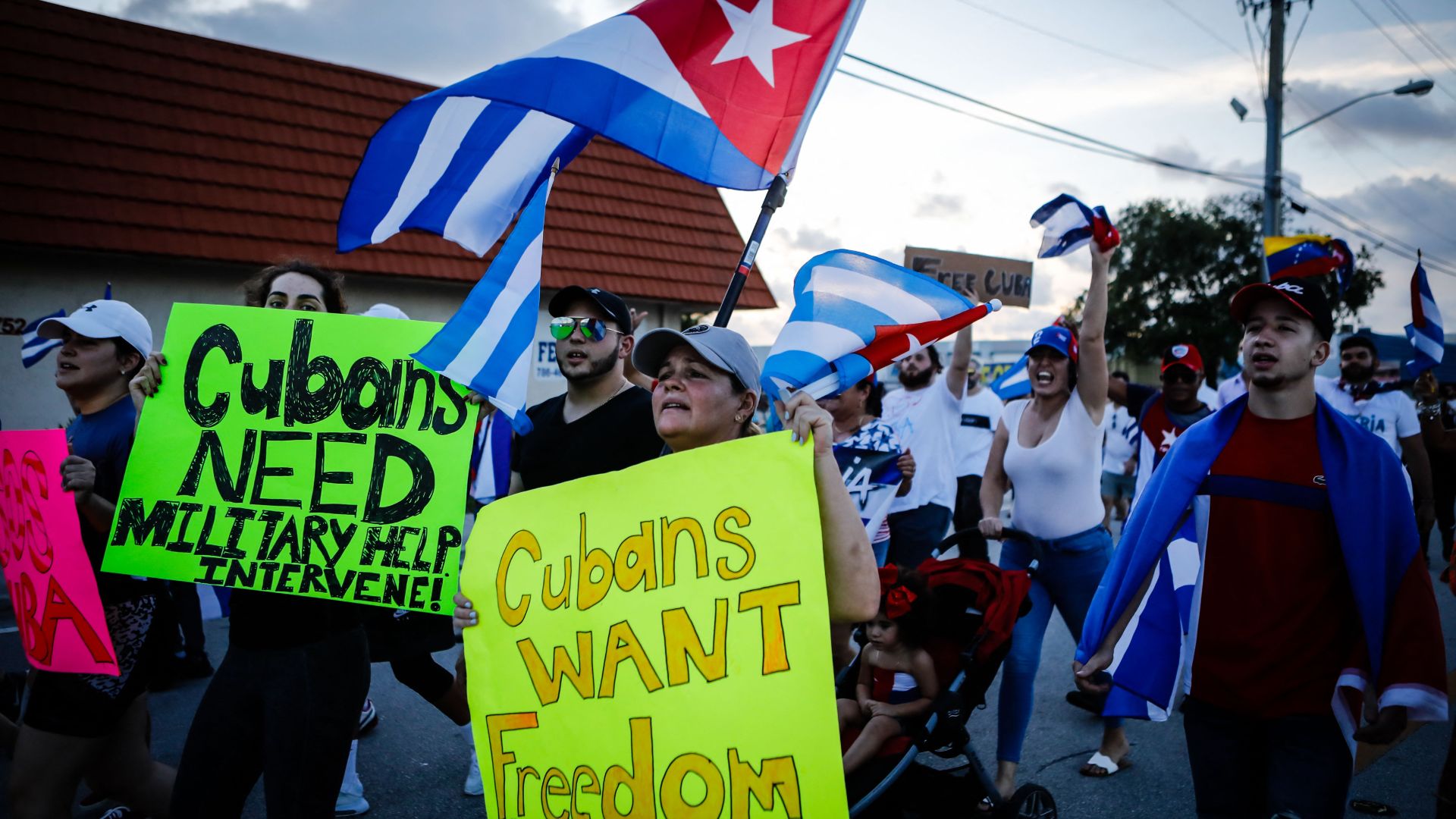 Exiliados hacen un llamado a los militares cubanos para que apoyen al ...