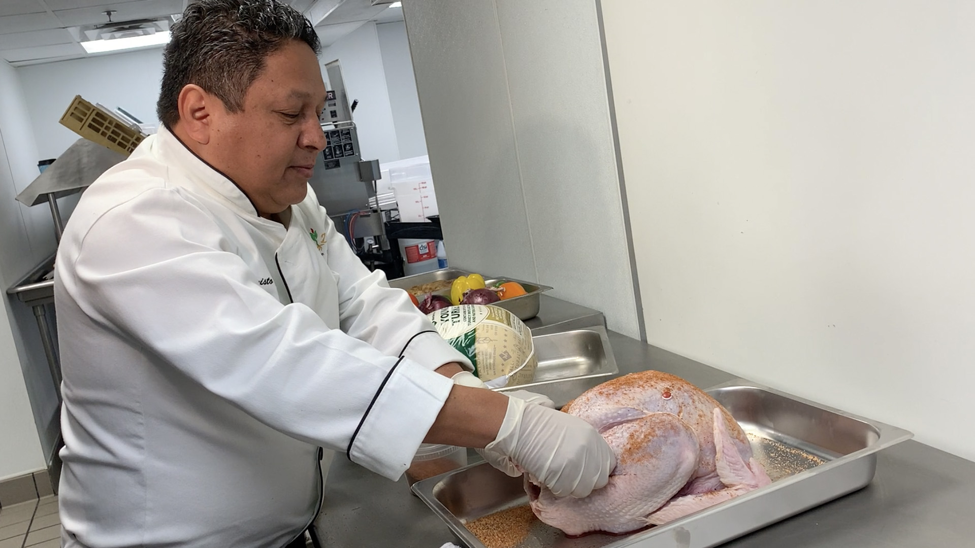Si lavas el pavo o el pollo podrías pasar Thanksgiving en el hospital ...