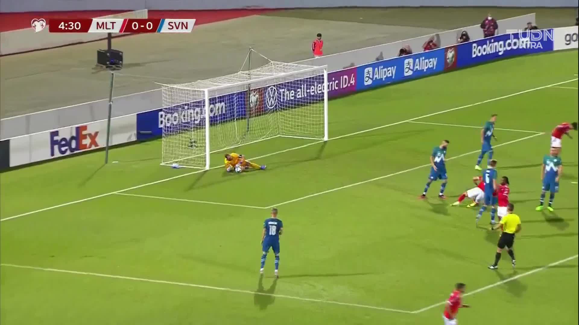 ¡TIRO ATAJADO! disparo por Luke Montebello. | TUDN UEFA Mundial ...