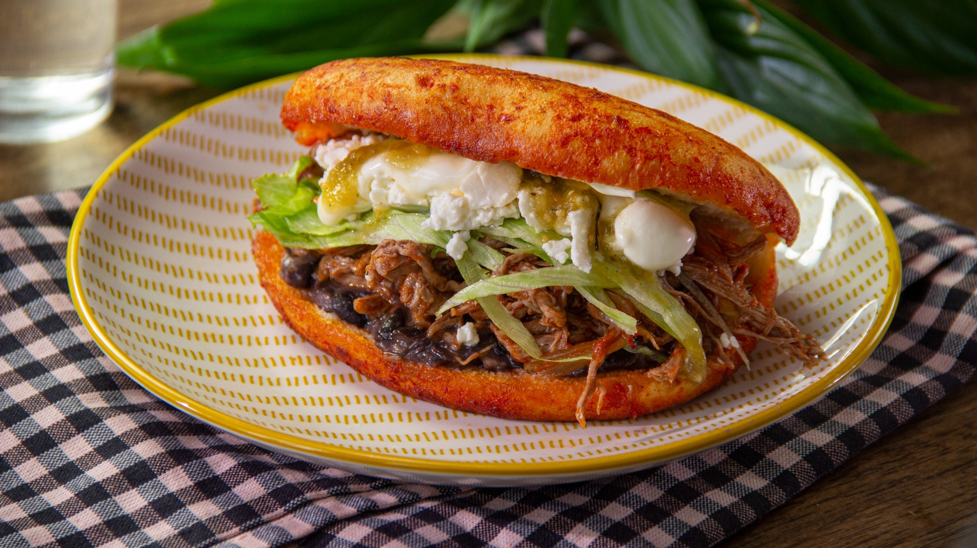 Recetas de pambazos de carne deshebrada | Delicioso | Univision