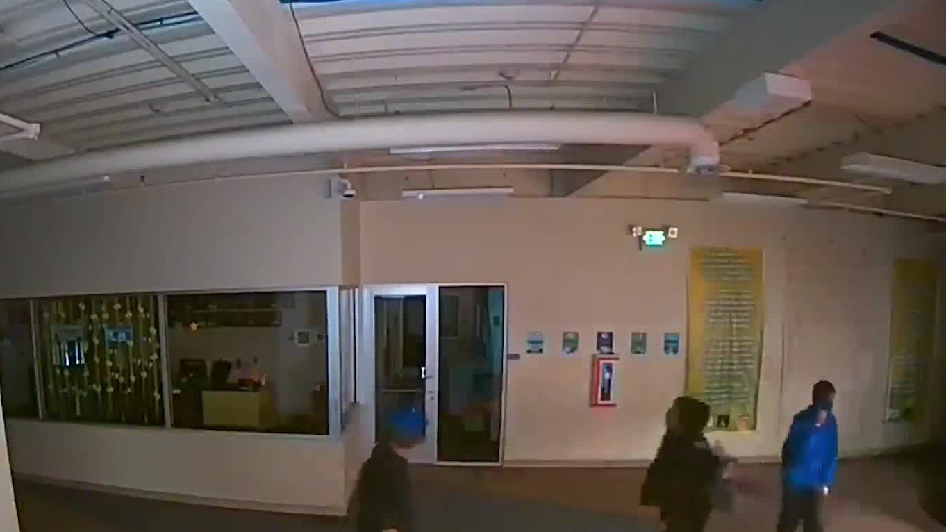 Roban instrumentos musicales de escuela en West Valley | Video ...