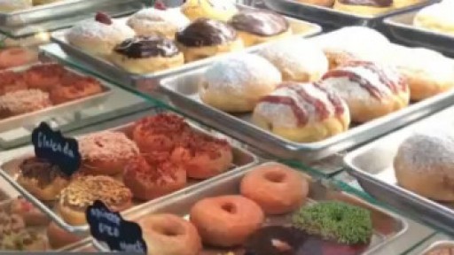 Cruzando la isla: fábrica de donas en San Juan | Video | Univision ...