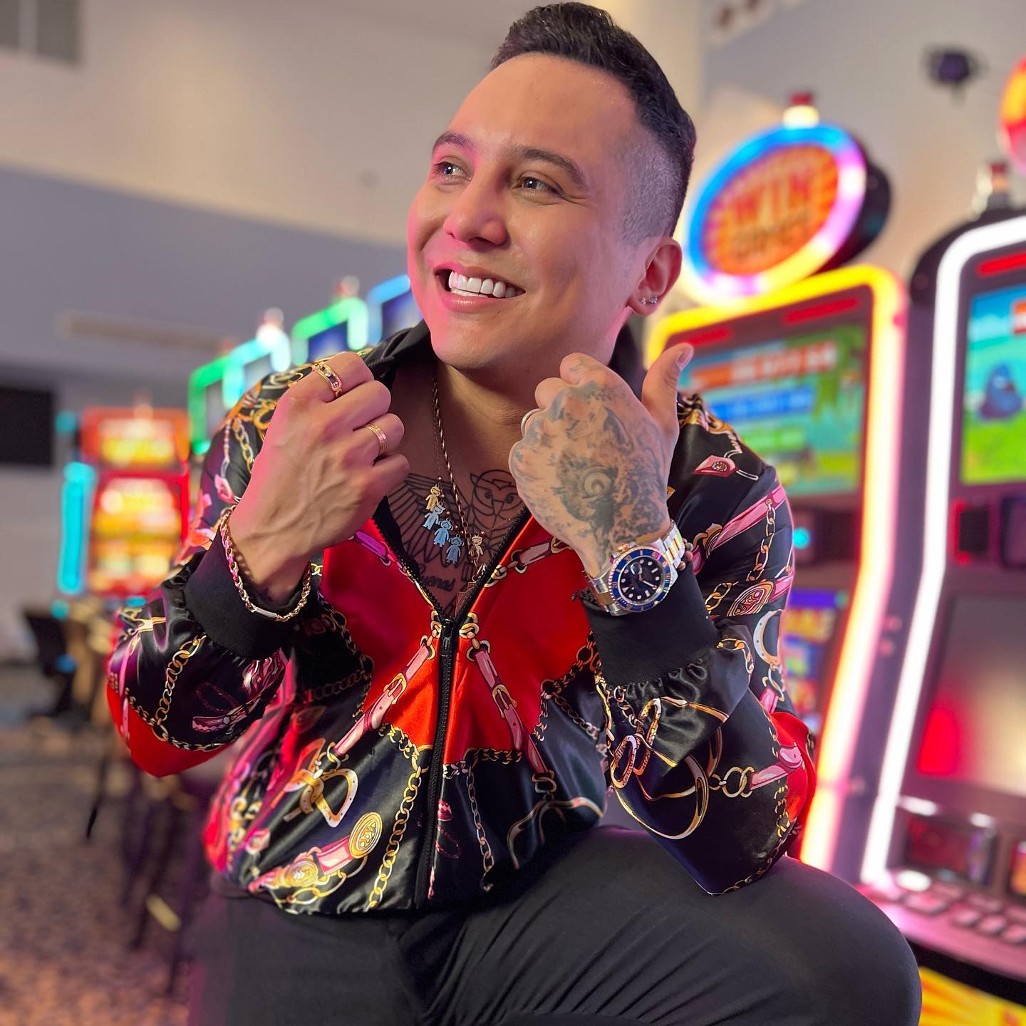 Edwin Luna impacta al mostrar que usa la misma faja que su esposa ...