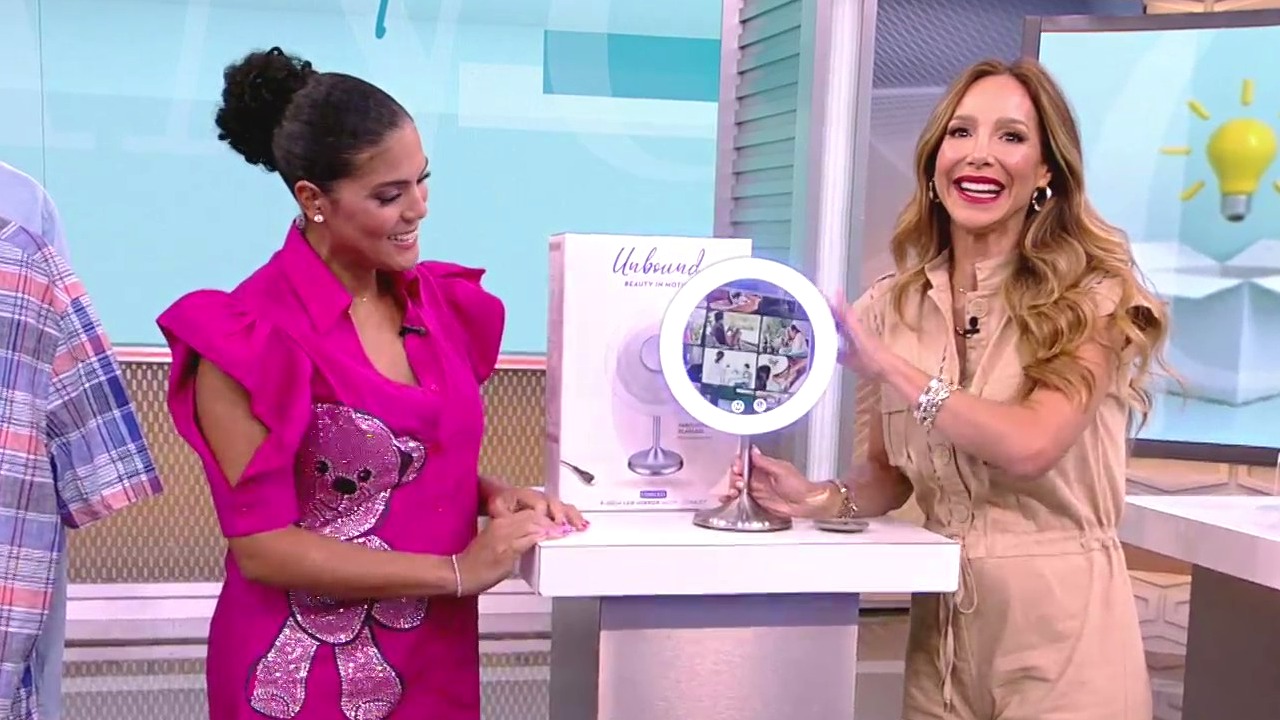 Un espejo con luz LED y una inyección desvanecedora de arrugas a súper ...