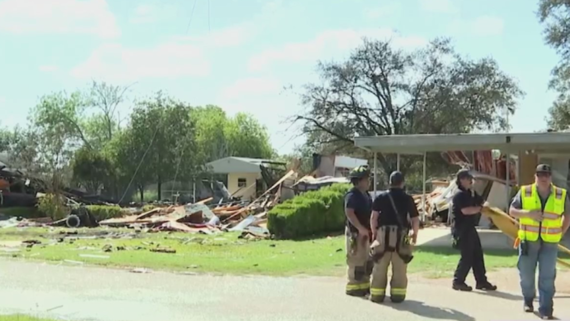 Explosión por fuga de gas en Floresville, Texas, destruye una casa ...