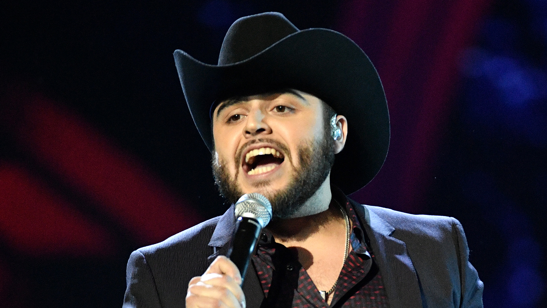 Gerardo Ortíz reaparece en tarima tras ser vetado en Jalisco por un ...