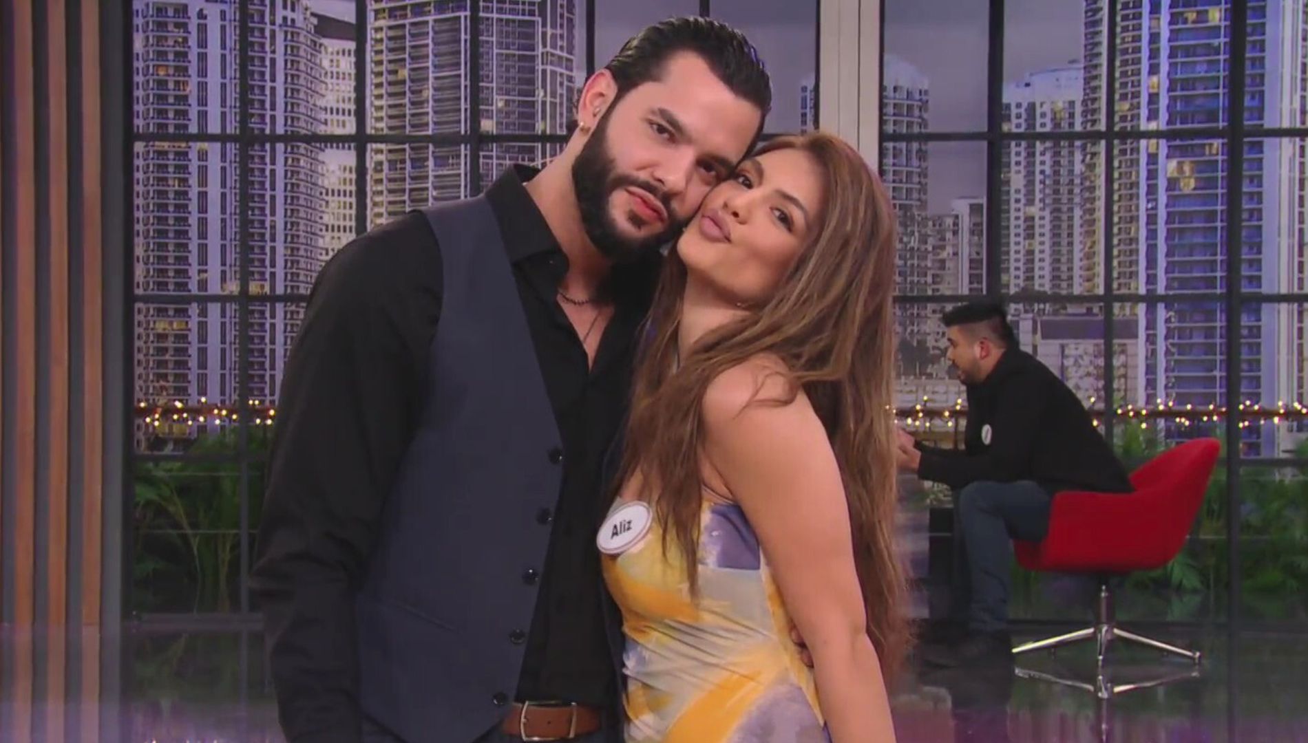 El romance de Chris y Aliz va tan bien que ya hasta despiertan juntos | Realities Enamorándonos ...