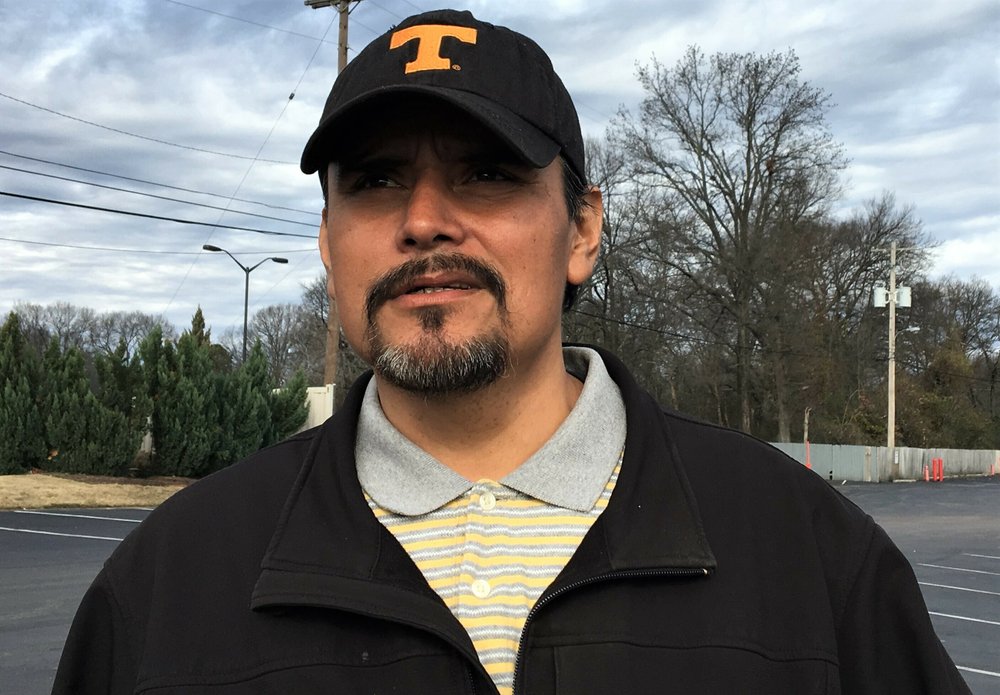 El FBI identifica al hombre que salvó a un bebé durante la masacre de ...