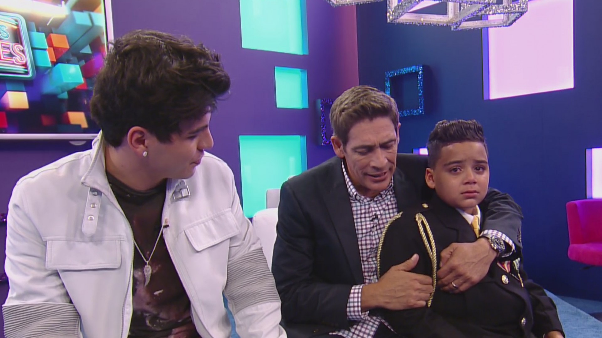 Johnny tuvo que consolar a Almany, que no podía parar de llorar ...