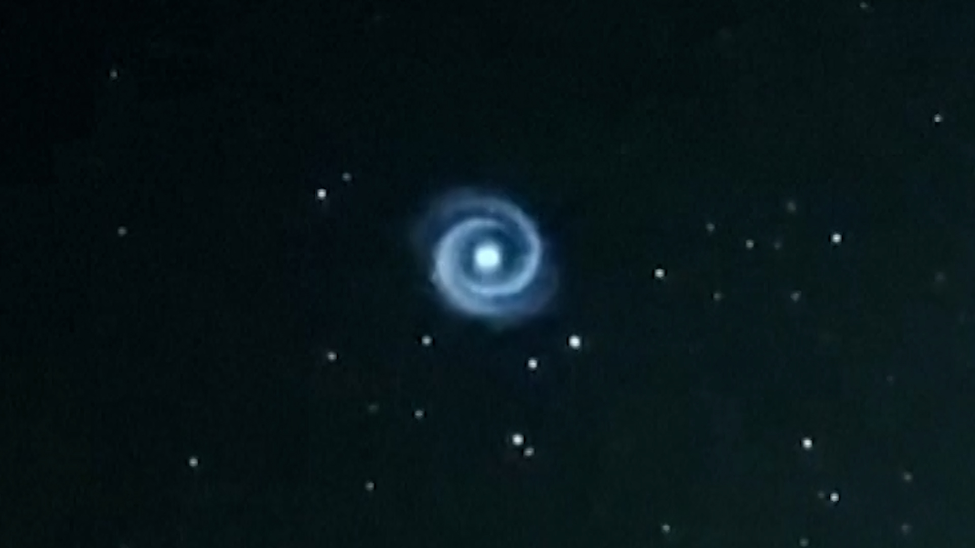 ¿A qué se debe esta misteriosa espiral azul que apareció en el cielo de ...
