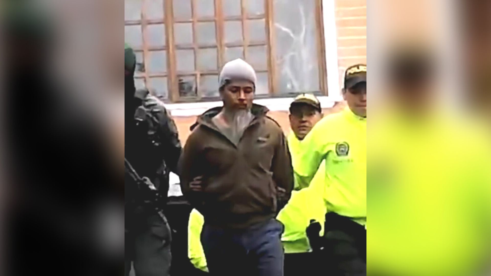 Arrestan A Líder De Una Secta Acusado De Violar A Decenas De Mujeres Y