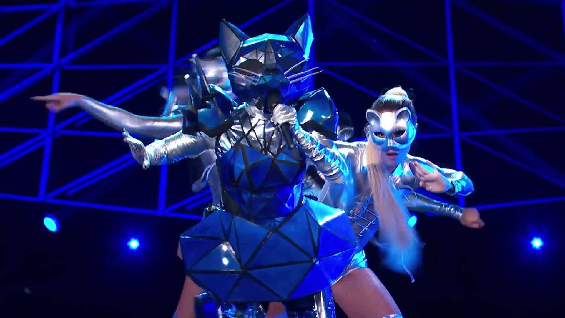 Gato canta “Mayores” en ¿Quién es la Máscara? | Shows ¿Quién es la ...