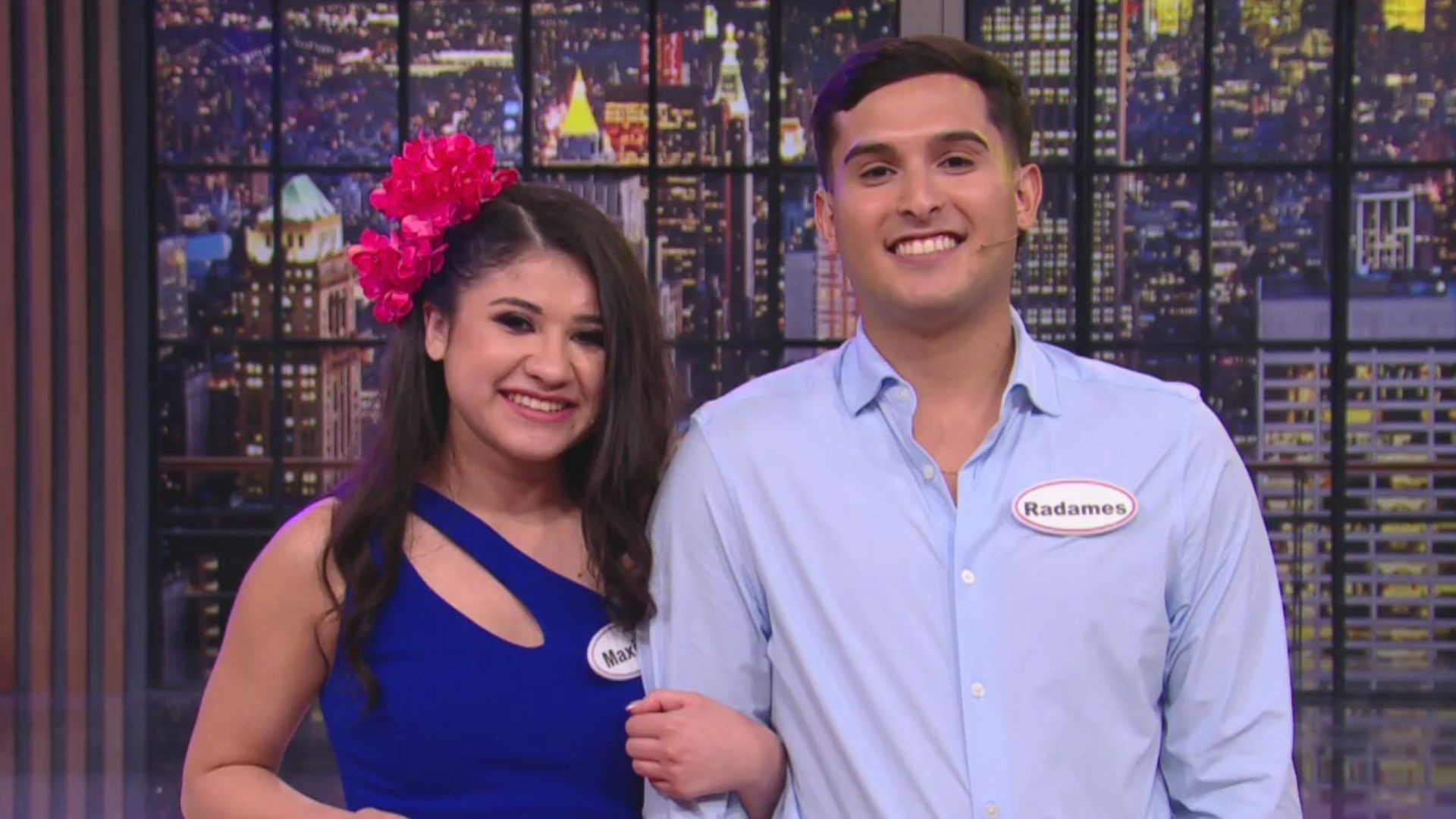 Maxine recibió a un flechado que la conquistó con el perfume del amor ...