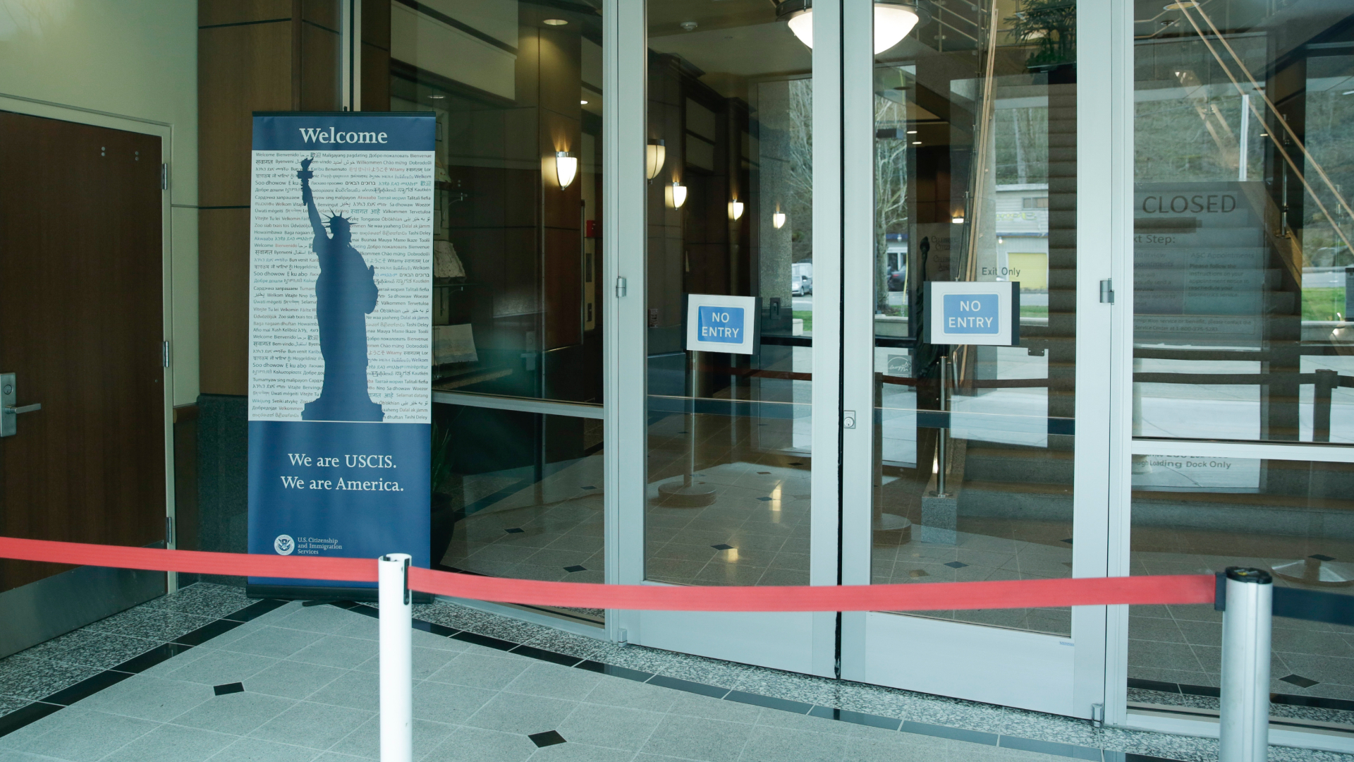 Desde este jueves, USCIS reabre sus oficinas y esto es lo que debes ...