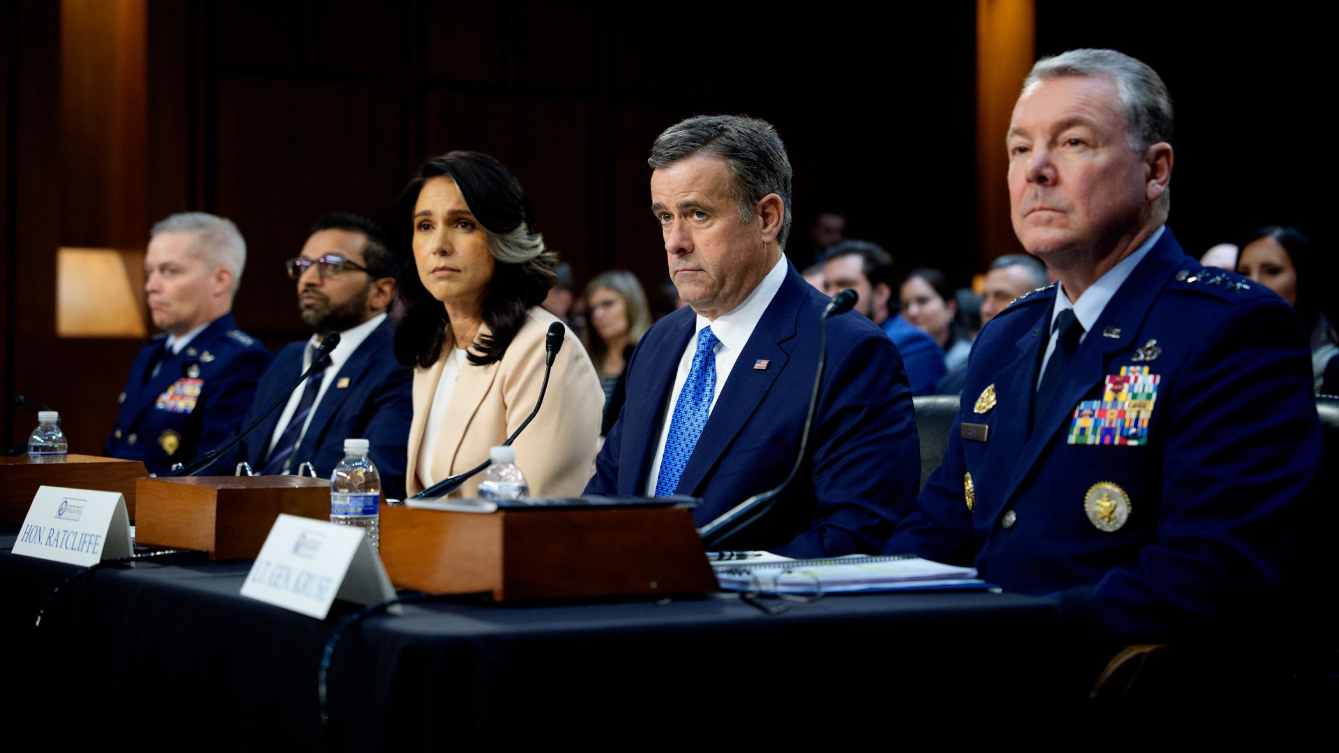 Funcionarios de Trump niegan haber compartido información clasificada ...