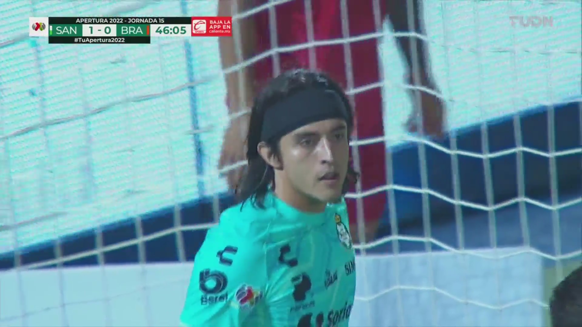 ¡Con el pie! Acevedo achica y desvía el tiro de Fernández | TUDN Liga ...