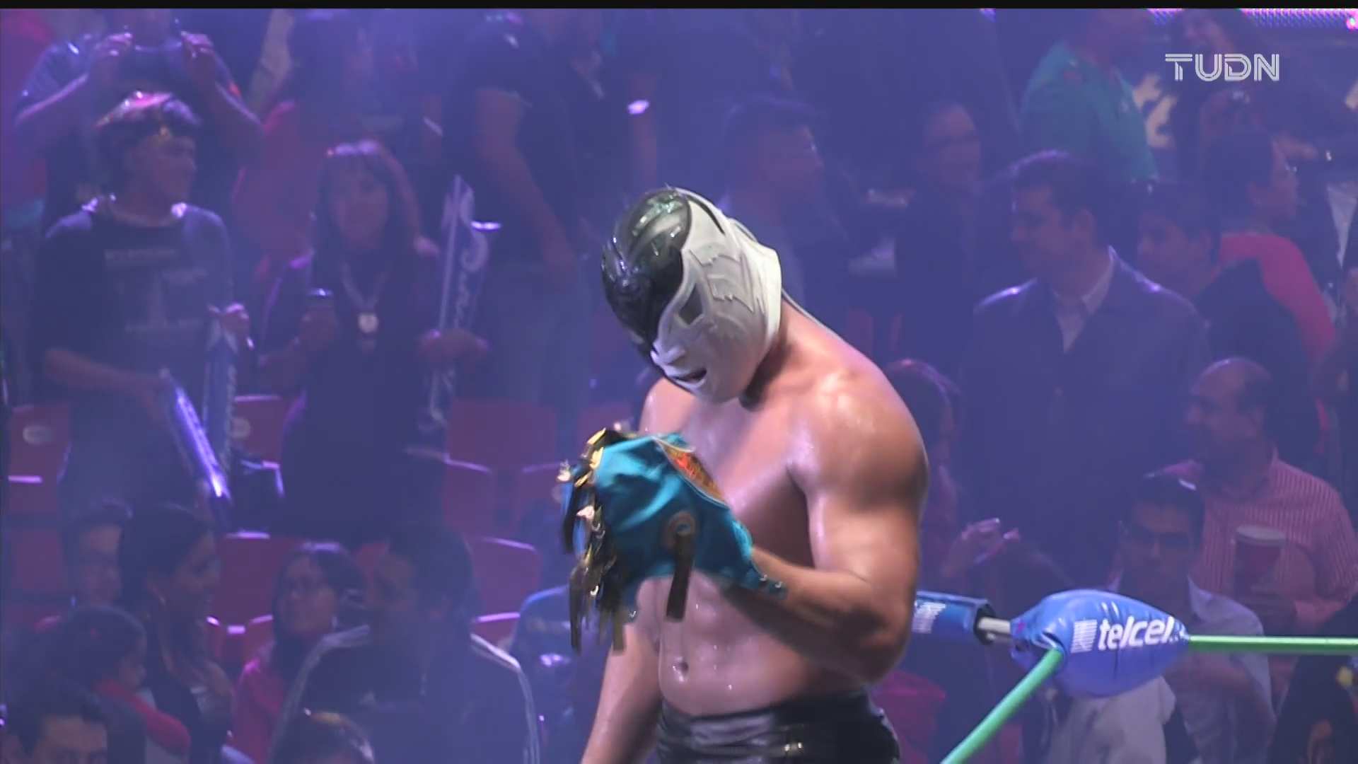 CMLL Retro |La Sombra le quita la máscara a Volador Jr. en el 80 ...