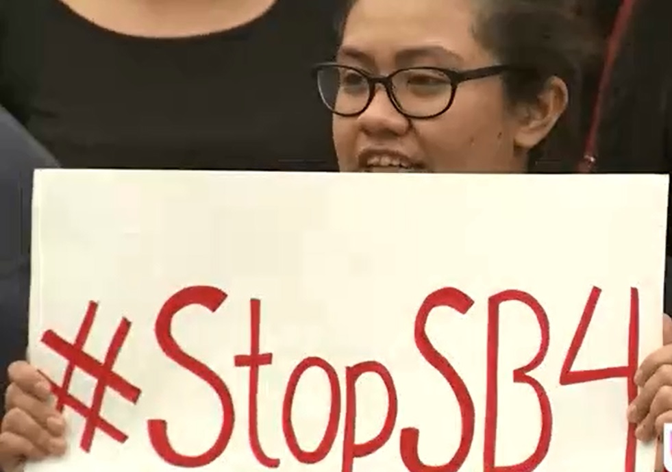 El Senado de Texas aprobó el proyecto de ley SB4 que busca acabar con ...