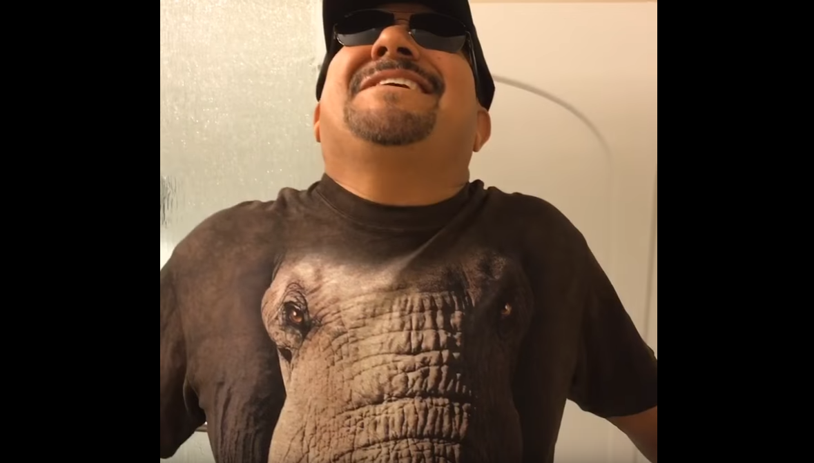 Andrés le dio vida al elefante más 'Feo' del mundo | El Bueno, La Mala ...