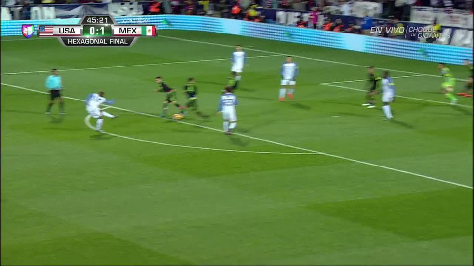 Héctor Moreno despeja el balón y aleja el peligro | Deportes Selección ...