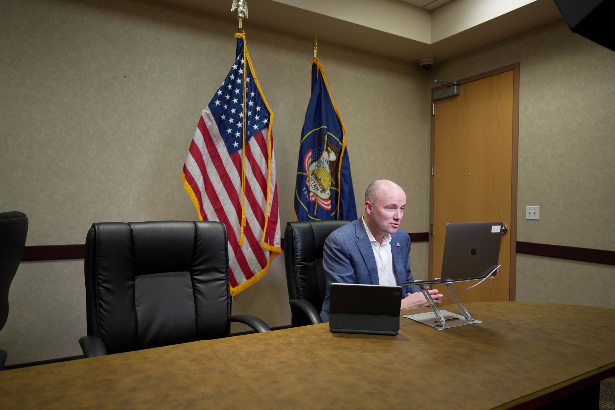 El gobernador Cox celebra cambio de clínica para personas vulnerables ...