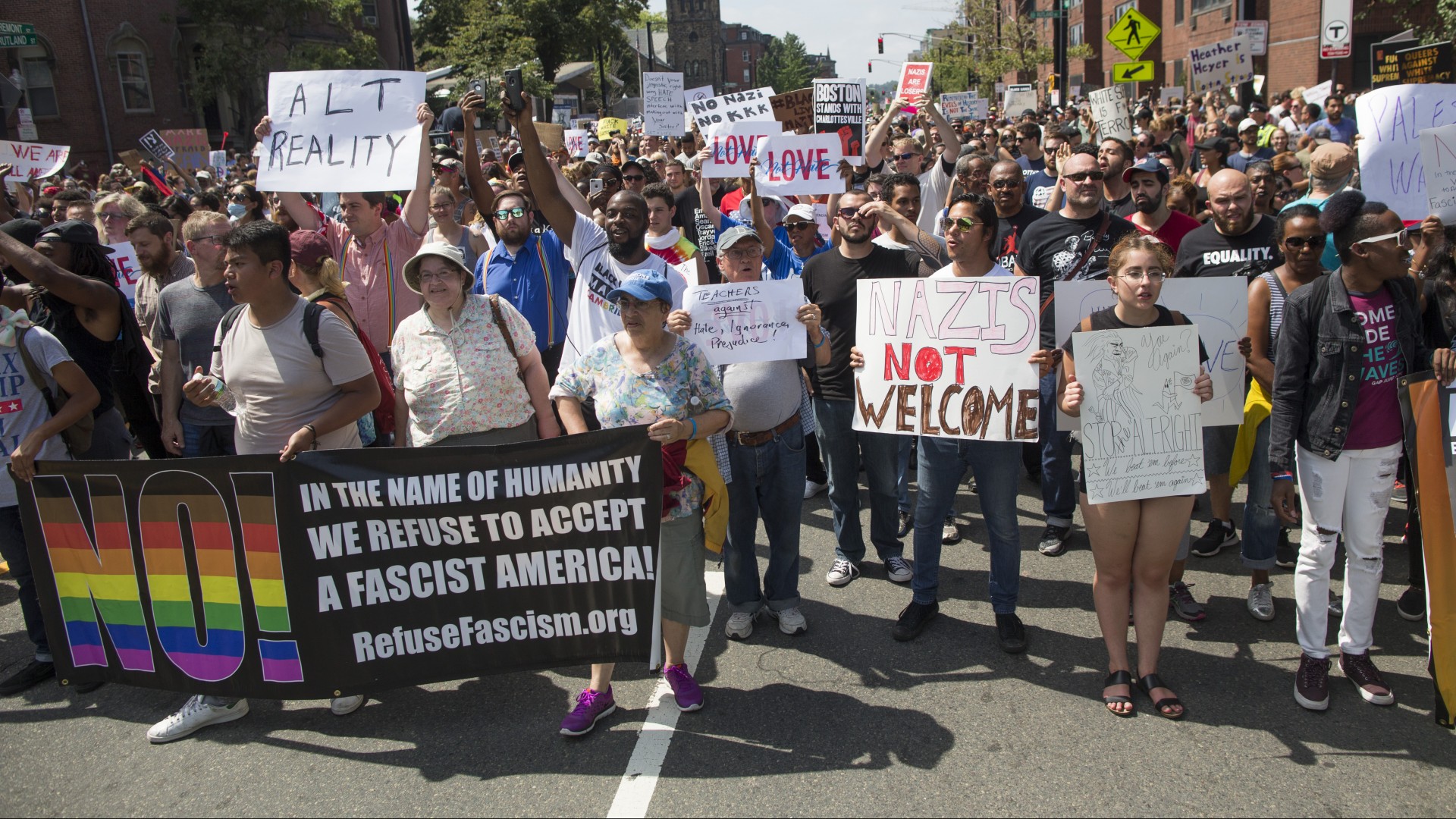Mensaje de amor, inclusión y resistencia en medio de tensiones raciales ...