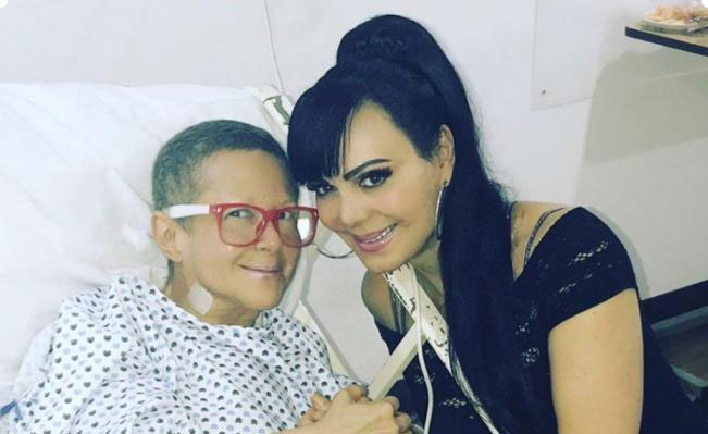 Maribel Guardia acompaña al hijo de Abril Campillo a cremar a la actriz ...