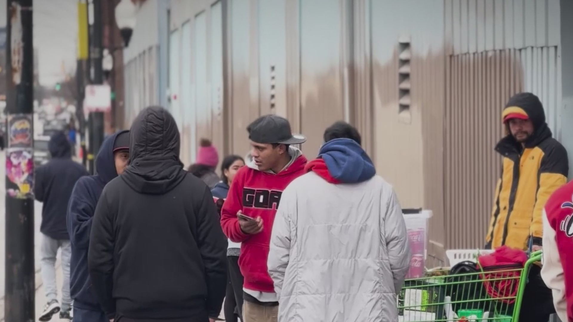 Migrantes serán desalojados de los refugios en Chicago a partir de este ...