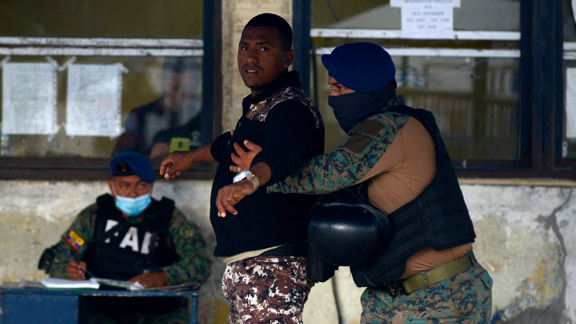 Mueren más de 60 reos durante un violento motin en una carcel en ...