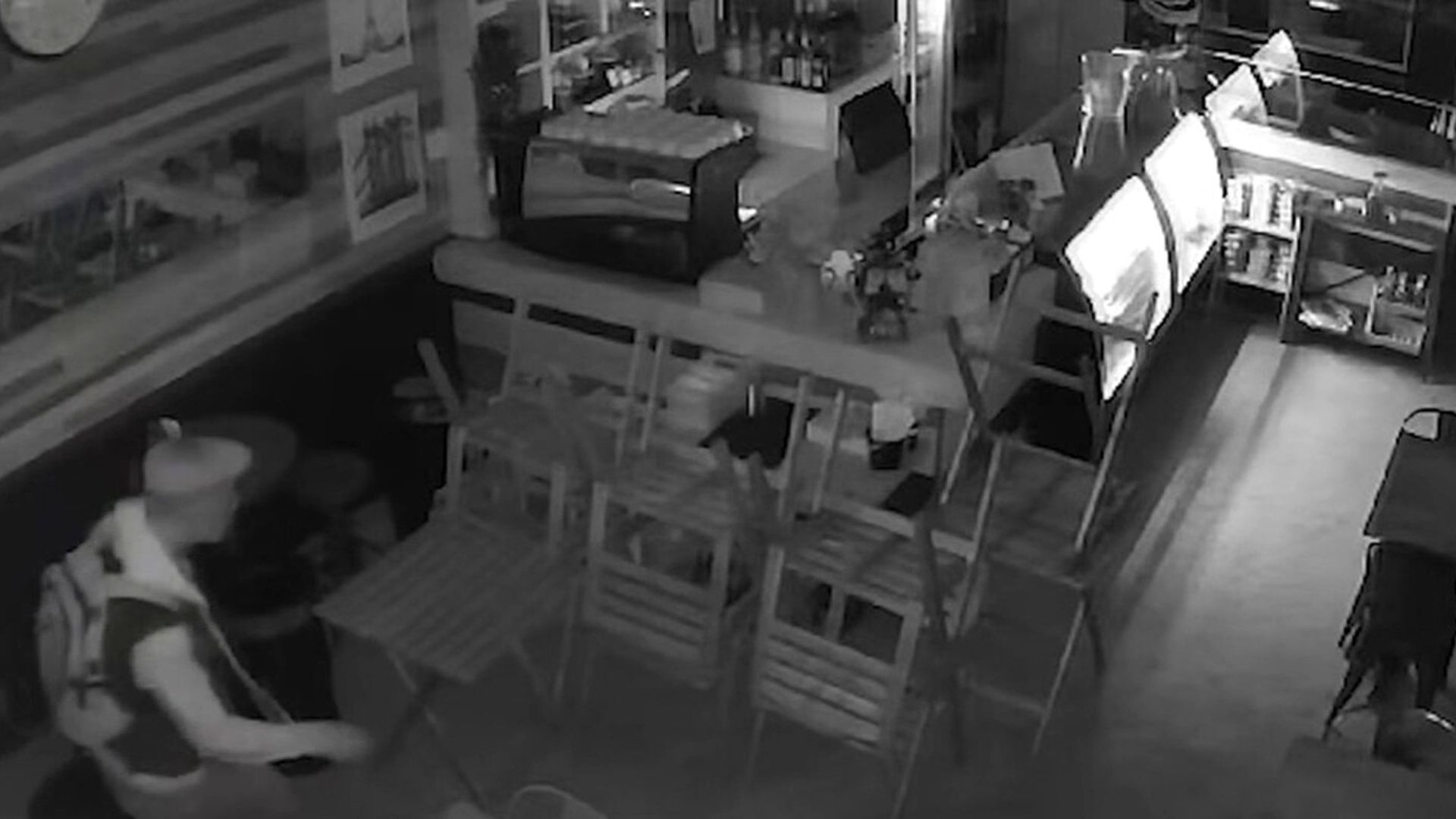 Robo a cafetería en el noroeste de Miami queda captado en video | Video ...