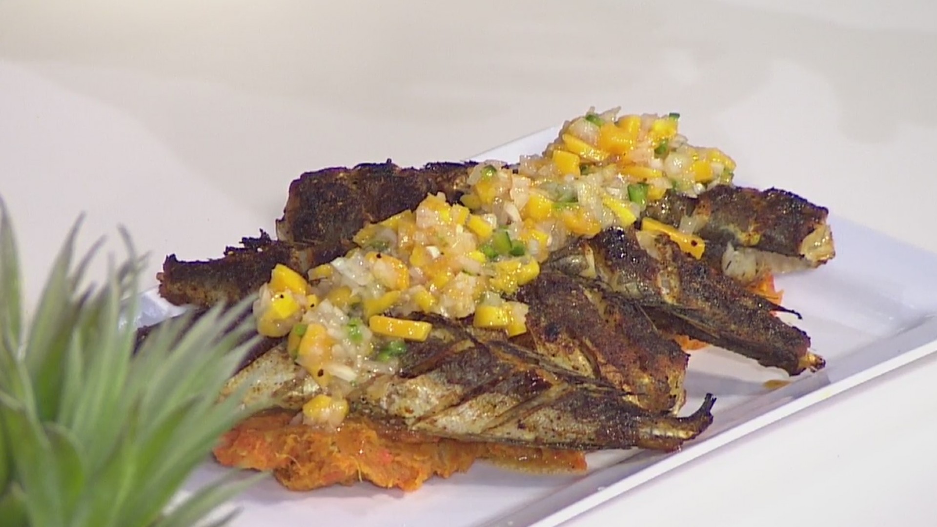La receta: pescadillas veganas con puré de batatas | Video | Univision ...