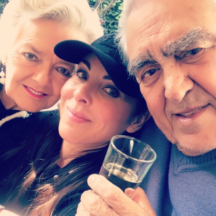 Kate del Castillo se reencuentra con sus padres y con Fabiola ...