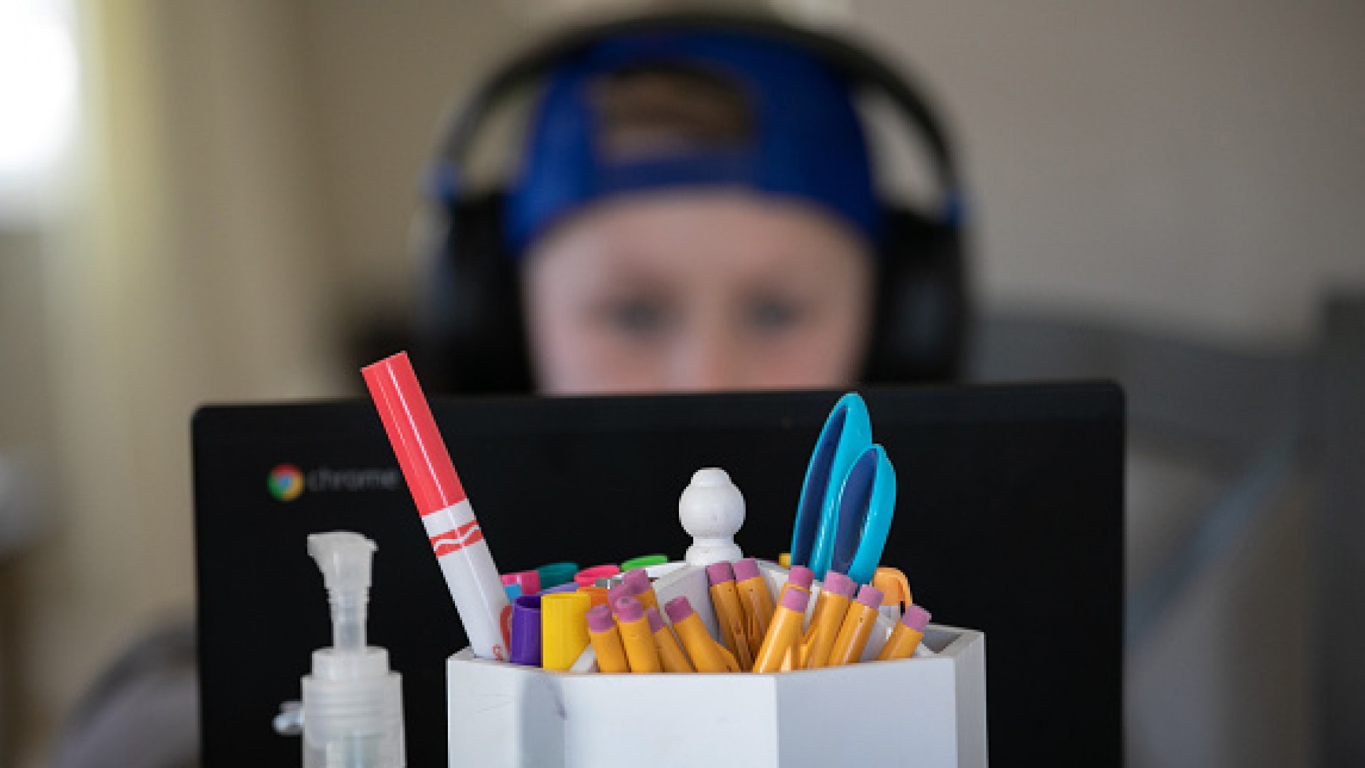 UniMás y HISD se unen para transmitir clases en español desde este ...